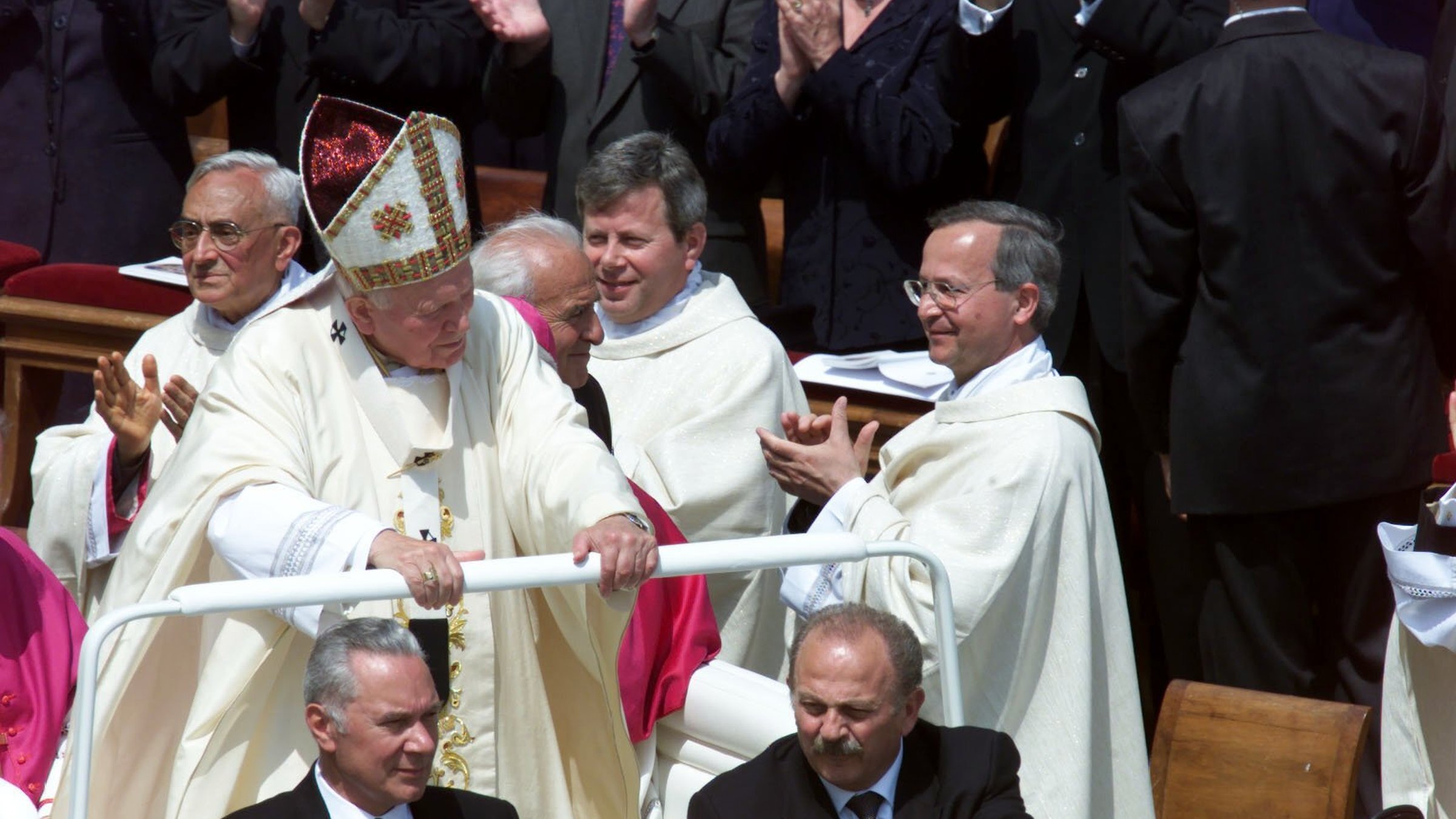 A silent life behind three popes: Farewell to Angelo Gugel, the iconic ...