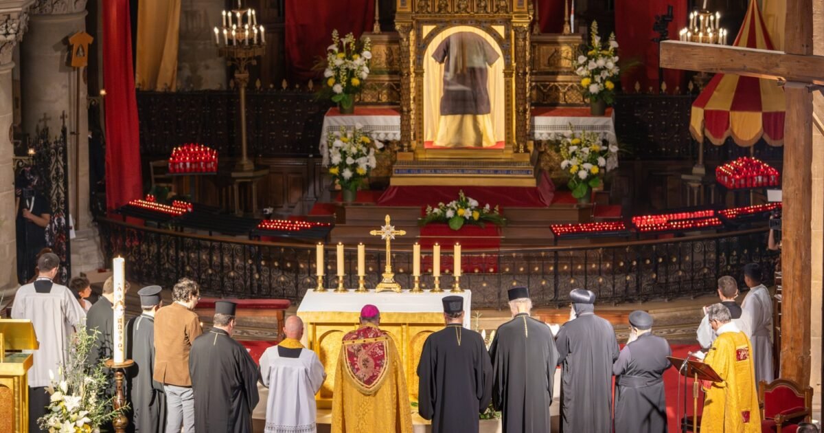 Pilgrims venerating 'holy tunic' of Jesus in France pray for cardinals ...