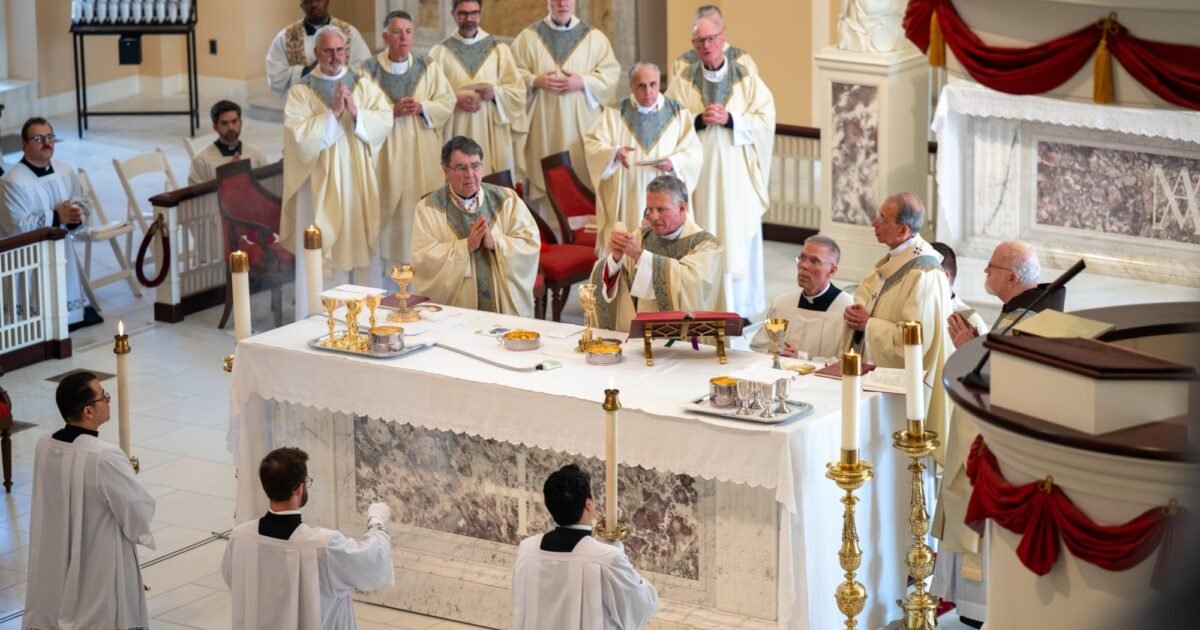 US bishops celebrate Mass to 'beg the Holy Spirit to inspire' their ...