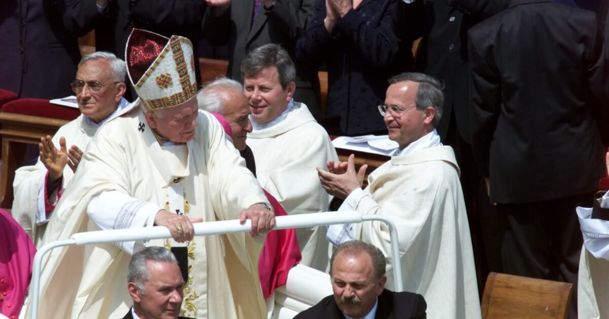 A silent life behind three popes: Farewell to Angelo Gugel, the iconic ...