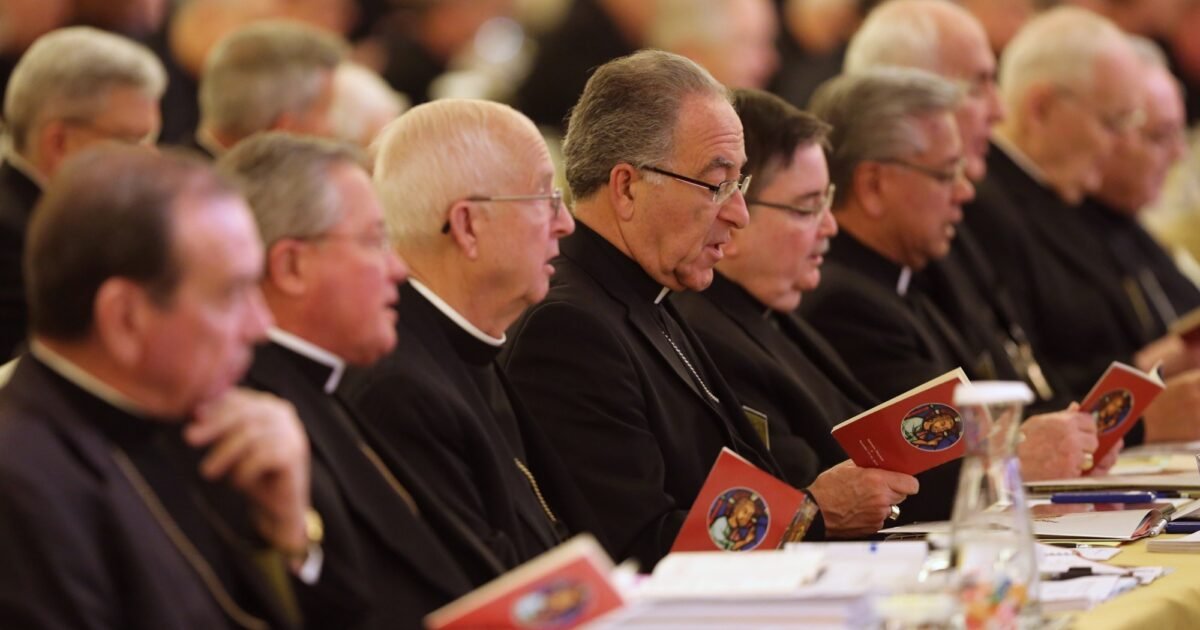 To serve, not be served: Curia called to help bishops, bishops ...