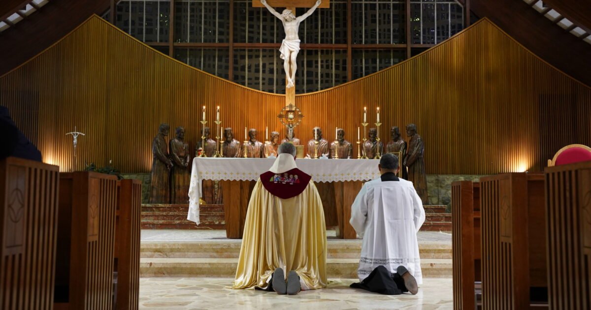 ‘We are called to be faithful:’ Pro-lifers gather in weekly prayer to ...