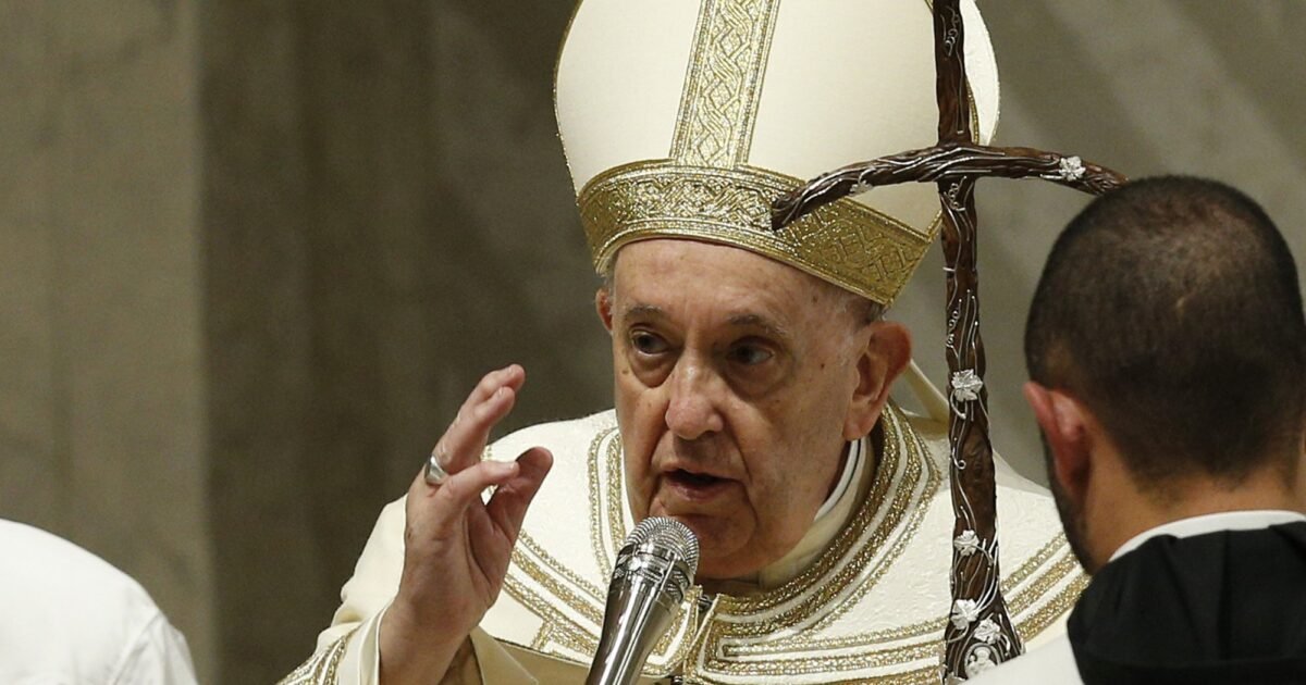 Pope pays tribute to Pope Benedict, highlighting his gentleness ...