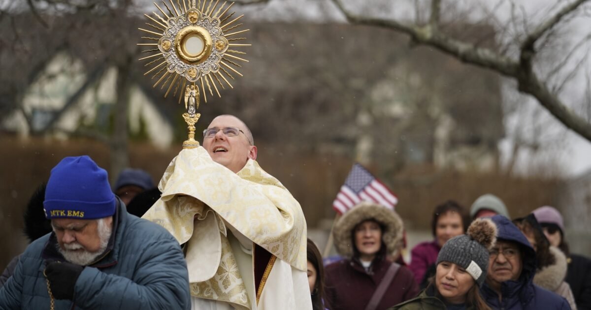 New Eucharistic procession aims to bring Christ into the U.S. capital's ...