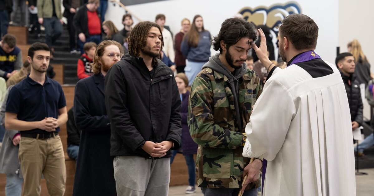 Students gather at Oakland University to receive ashes, reminder of God ...