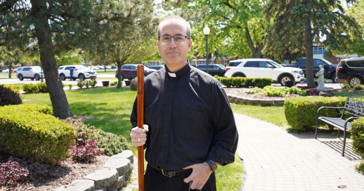 Priest plans to walk 500-mile Camino for vocations, in memory of late ...