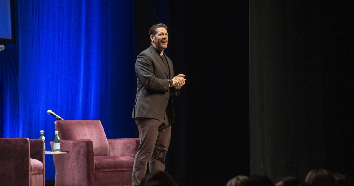 Fr. Mike Schmitz captivates Detroit Opera House in breaking down the ...
