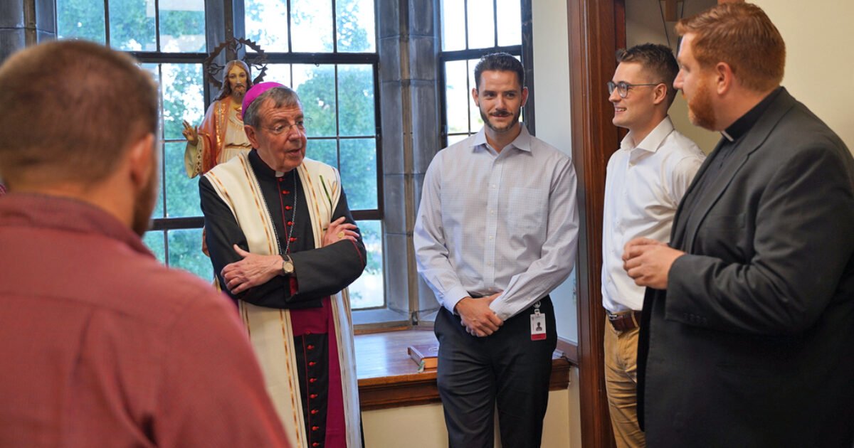 Archbishop blesses Sacred Heart’s new propaedeutic wing for first-year ...