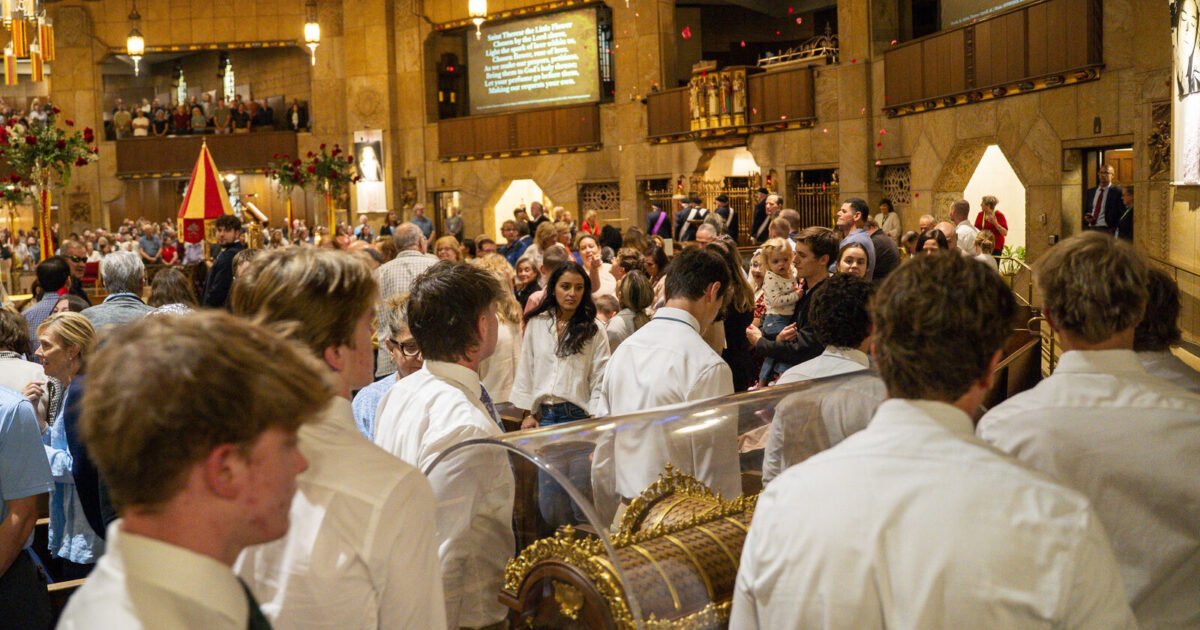 The Little Flower among us: St. Thérèse of Lisieux’s relics grace ...