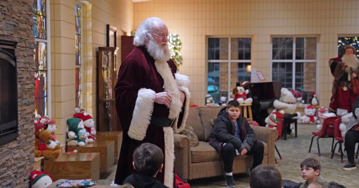 Christmas spirit lives on: Santa makes surprise 'off-season' visit to ...