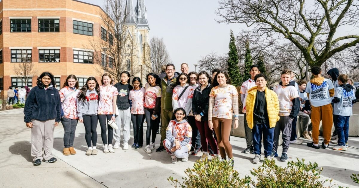 200 alumnos de secundaria del área de Detroit participan en el evento ...